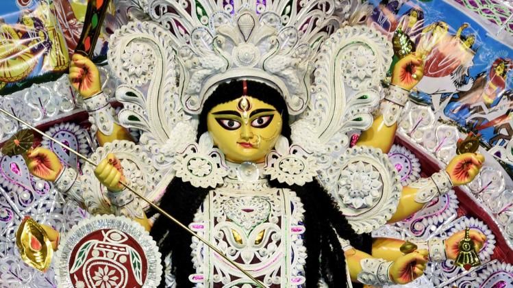 Durga Puja 2021: দেবী দুর্গার হাতে থাকে দশ অস্ত্র! জানেন কী এর তাৎপর্য?