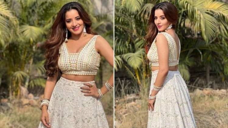 টিপ-চুড়ি, সাদা লেহেঙ্গায় Monalisa 'ঝুমা বৌদি'র দেশী অবতার, ছবি VIRAL