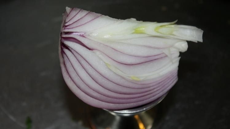 Onion Side Effects: পেঁয়াজে প্রচুর গুণ, কিন্তু কাদের খেলে বিপদ, জেনে ...