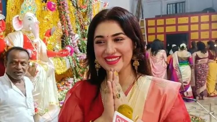 Apu Biswas came to Kolkata For Durga Puja 2022: পুজো দেখতে কলকাতায় ...