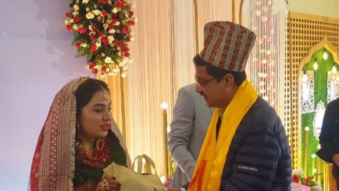 Abesh Banerjee Wife : মুখ্যমন্ত্রী মমতার বাড়ির নতুন বউ কেমন হল? দেখুন ...