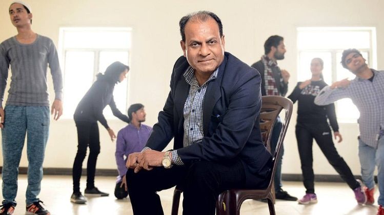 रंगकर्मियों के लिए मसीहा से कम नहीं यह शख्स - utsav shyam kumar vishal ...