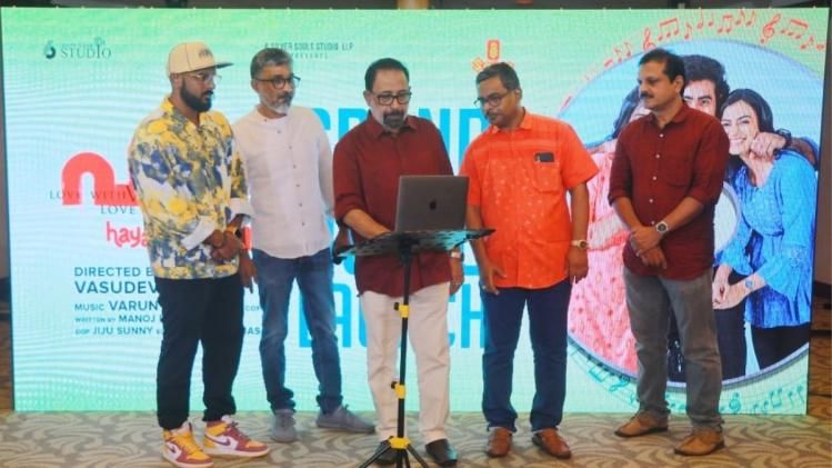 അറബിക്കടലിന്റെ നടുവിൽ സംഗീത സായാഹ്നം; വ്യത്യസ്തമായ മ്യൂസിക് ലോഞ്ചുമായി ...