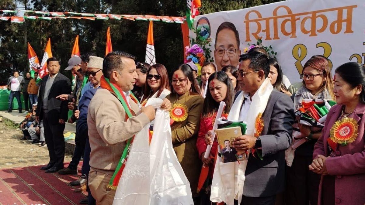 Sikkim: Over 100 members from SDF, BJP, and CAP join SKM - Sikkim: Over 100 members from SDF ...