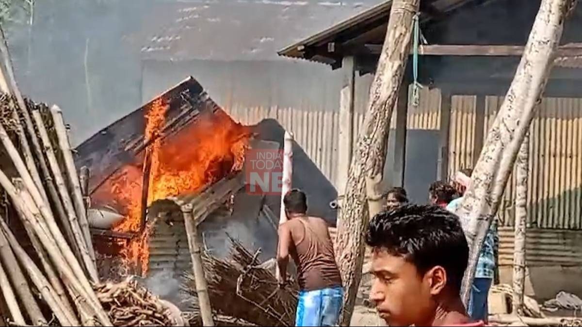 Assam: Fire ravages Jorshimuli village in Boko, locals rally to rescue ...