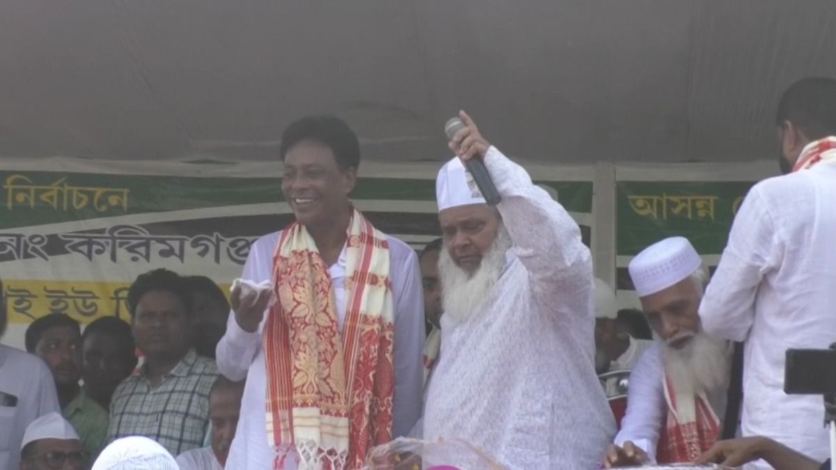 Assam: Badruddin Ajmal throws mike to crowd over dissentment with his ...