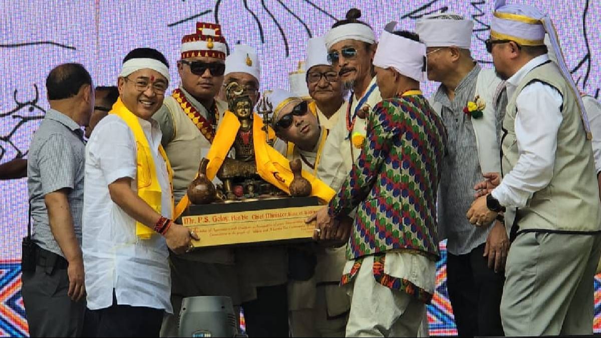 Sikkim CM PS Golay felicitated at Sakela Uvauli 2024 Festival in Darjeeling