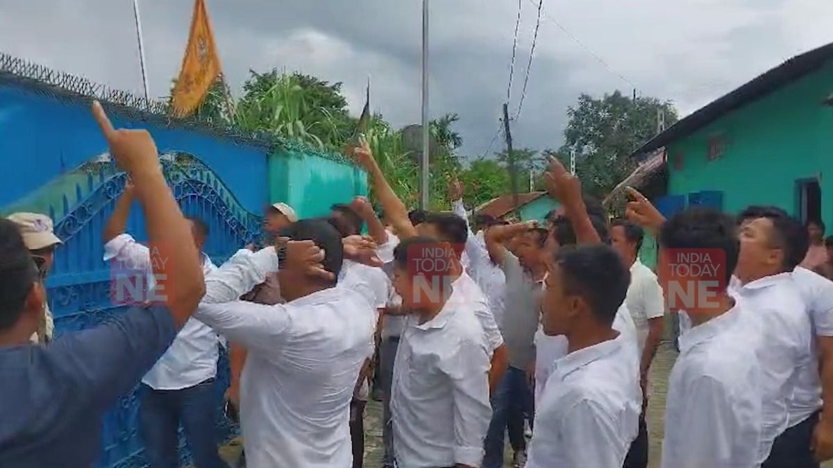 Assam's student union surround Margherita MLA Bhaskar Sharma's ...