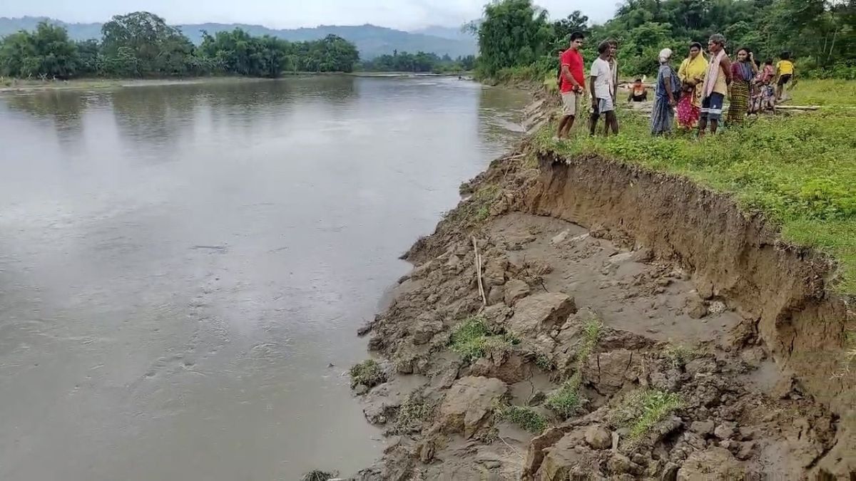 Assam: Massive soil erosion ravages village in Ledo, residents demand ...
