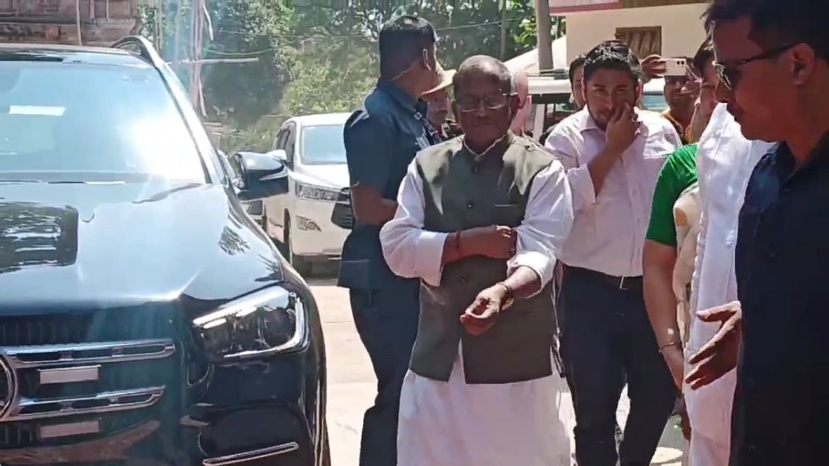 Assam Governor Lakshman Prasad Acharya visits Mahamaya Temple in ...