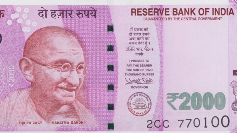 RBI का बड़ा फैसला: 2000 रुपये के नोट चलन से बाहर! जानें अब घर में रखे ...