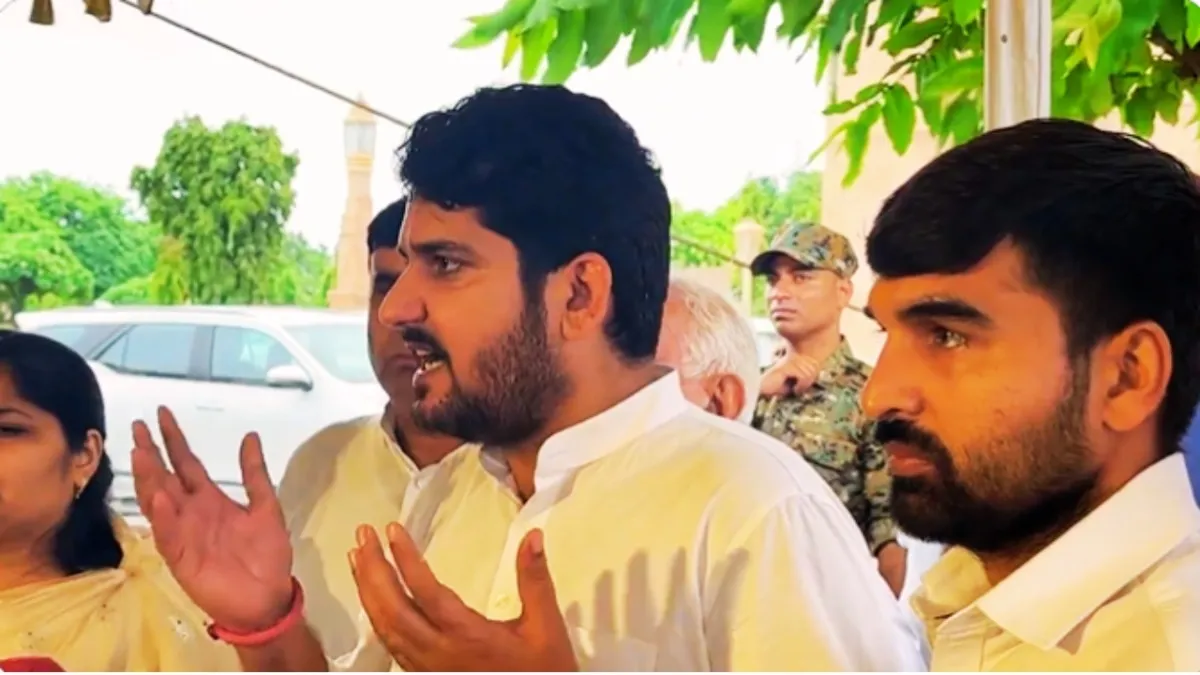 6 माह के लिए निलंबन के बाद कांग्रेस MLA मुकेश भाकर का आया पहला रिएक्शन ...