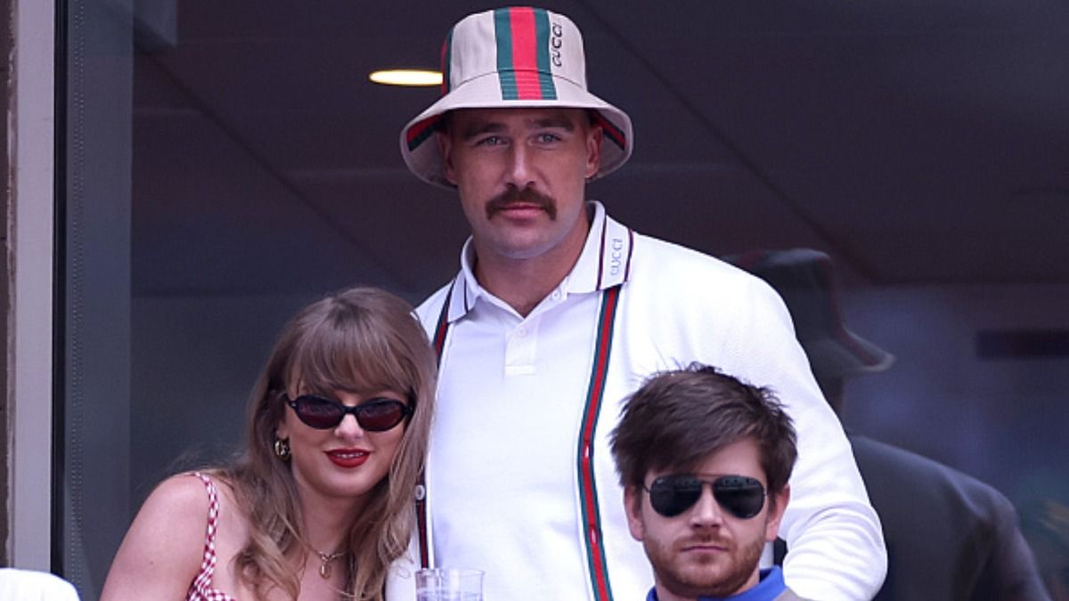 Taylor Swift - WATCH: Taylor Swift jumps off the chair as Travis Kelce scores a touchdown ...