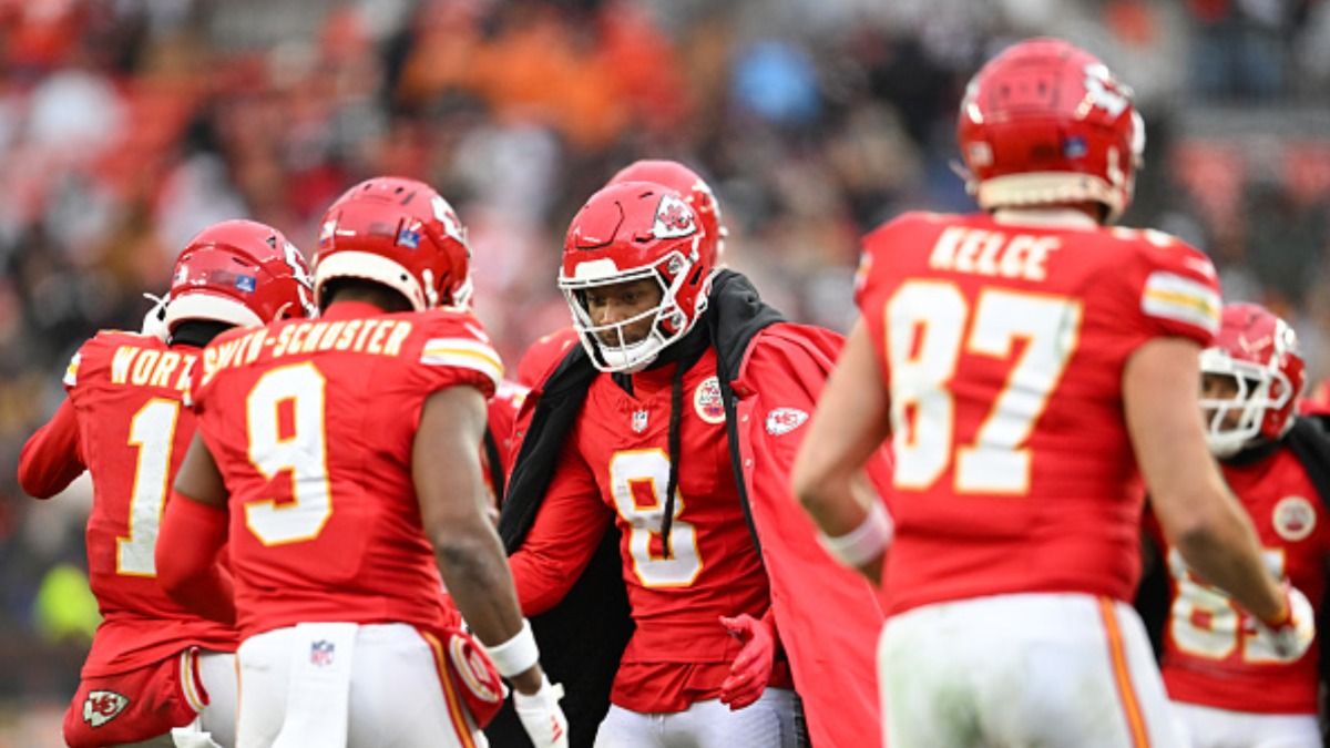 DeAndre Hopkins message - Chiefs receiver DeAndre Hopkins posts motivational message for fans ...