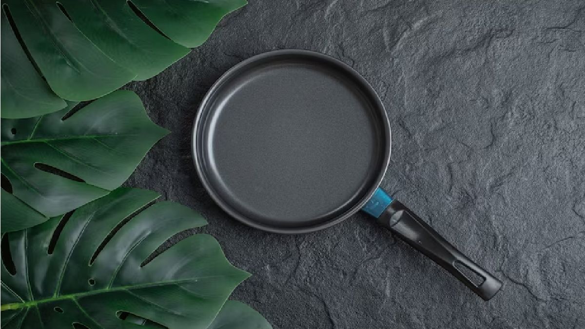बर्तनों के हैंडल में क्यों होते हैं छेद? जानें वजह - Why pan handles ...