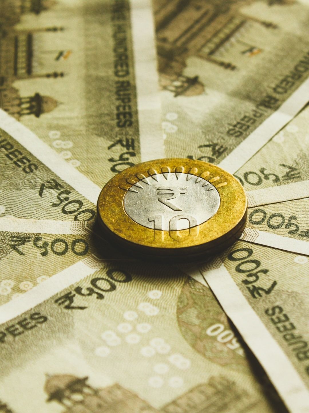 ये संकेत दिखें तो समझ जाइए होने वाला है धन लाभ - Good luck signs of ...