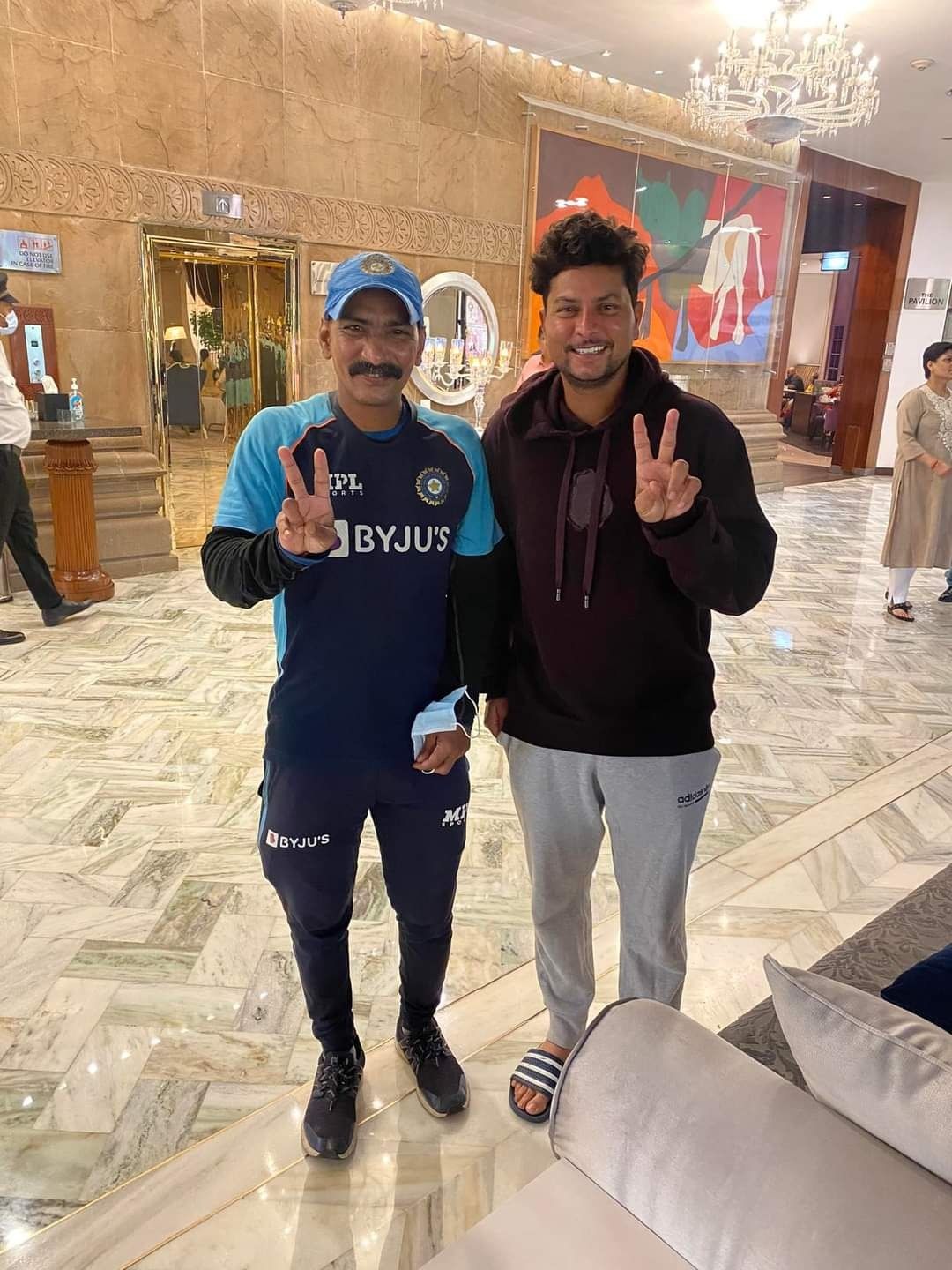 Sachin fan catches up with India stars