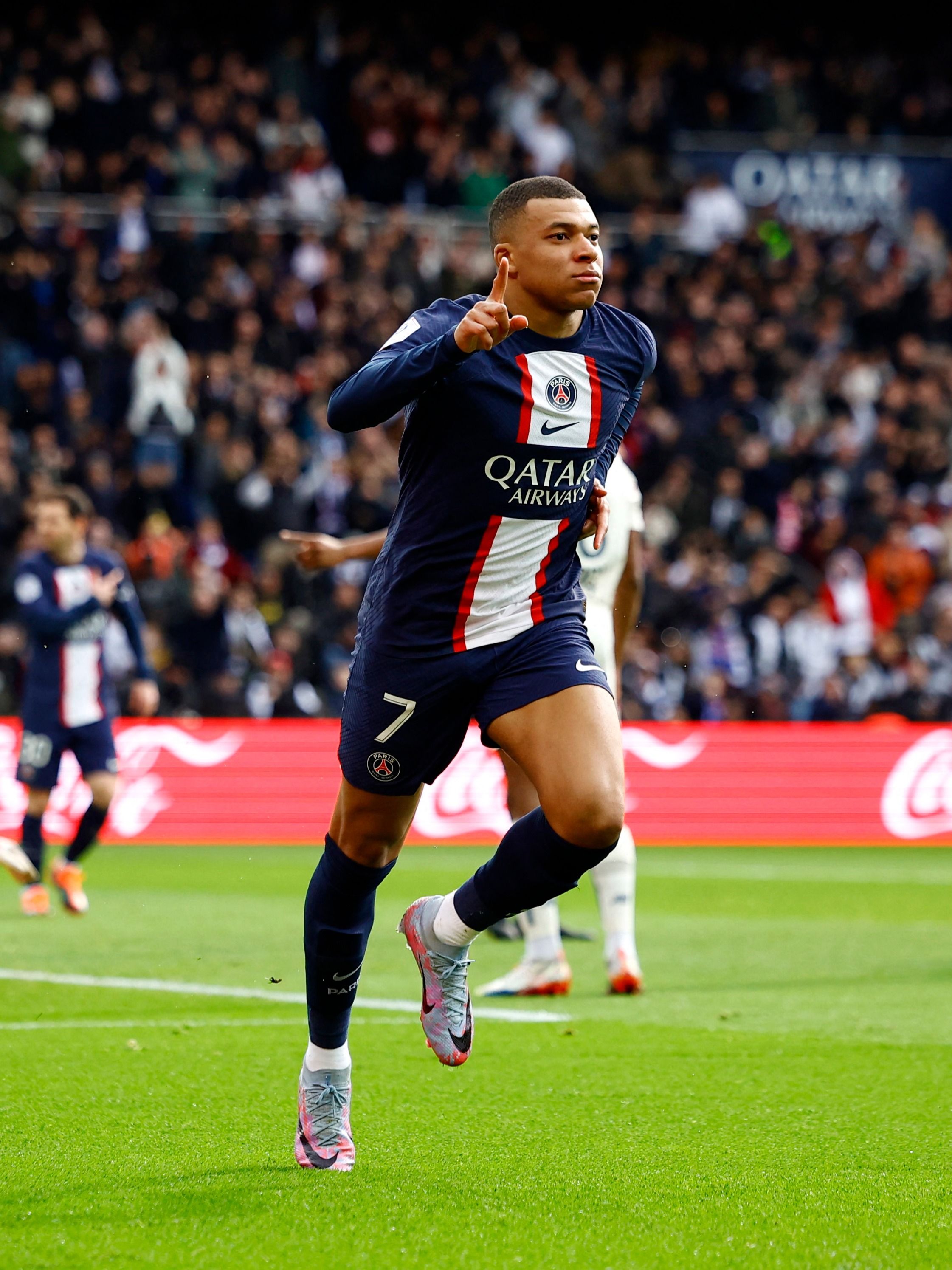Mbappe set to break Cavanis PSG record