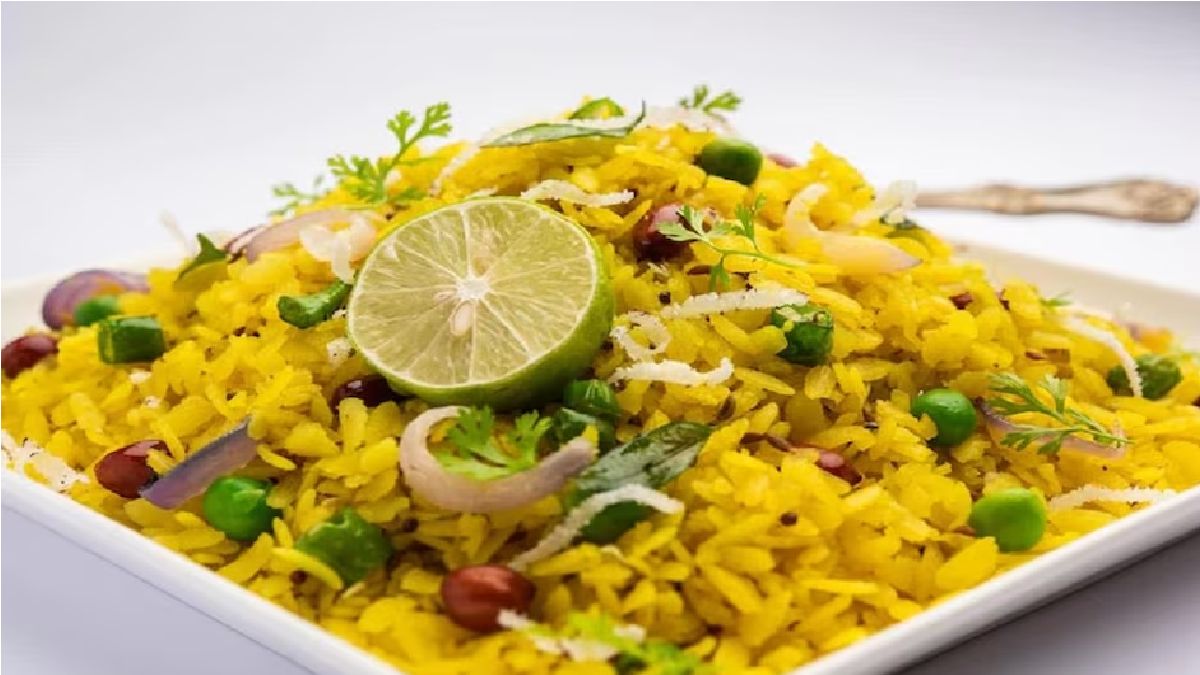 नाश्ते में ट्राई करें इंदौरी पोहा, खिला-खिला बनाने के लिए अपनाएं ये ...