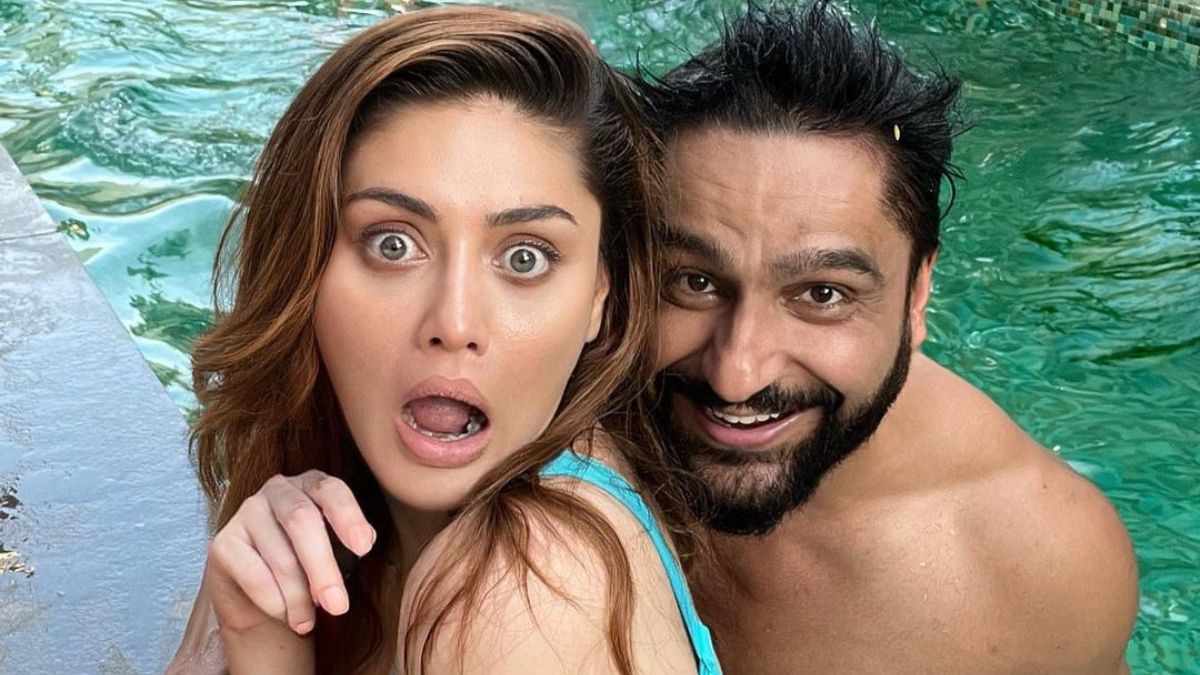 Shefali-Parag's pool date