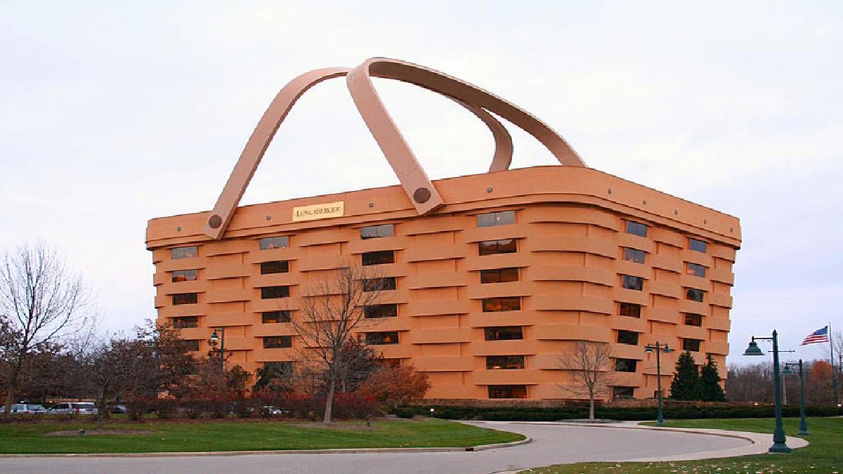 Eight unusual building structures in world