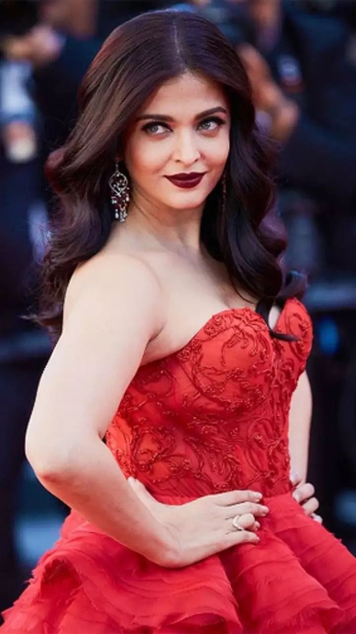 B-town celebs proved that red lips are evergreen