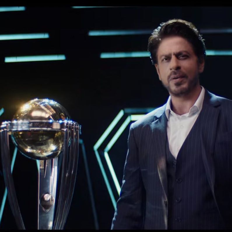 SRK adds his charm to World Cup