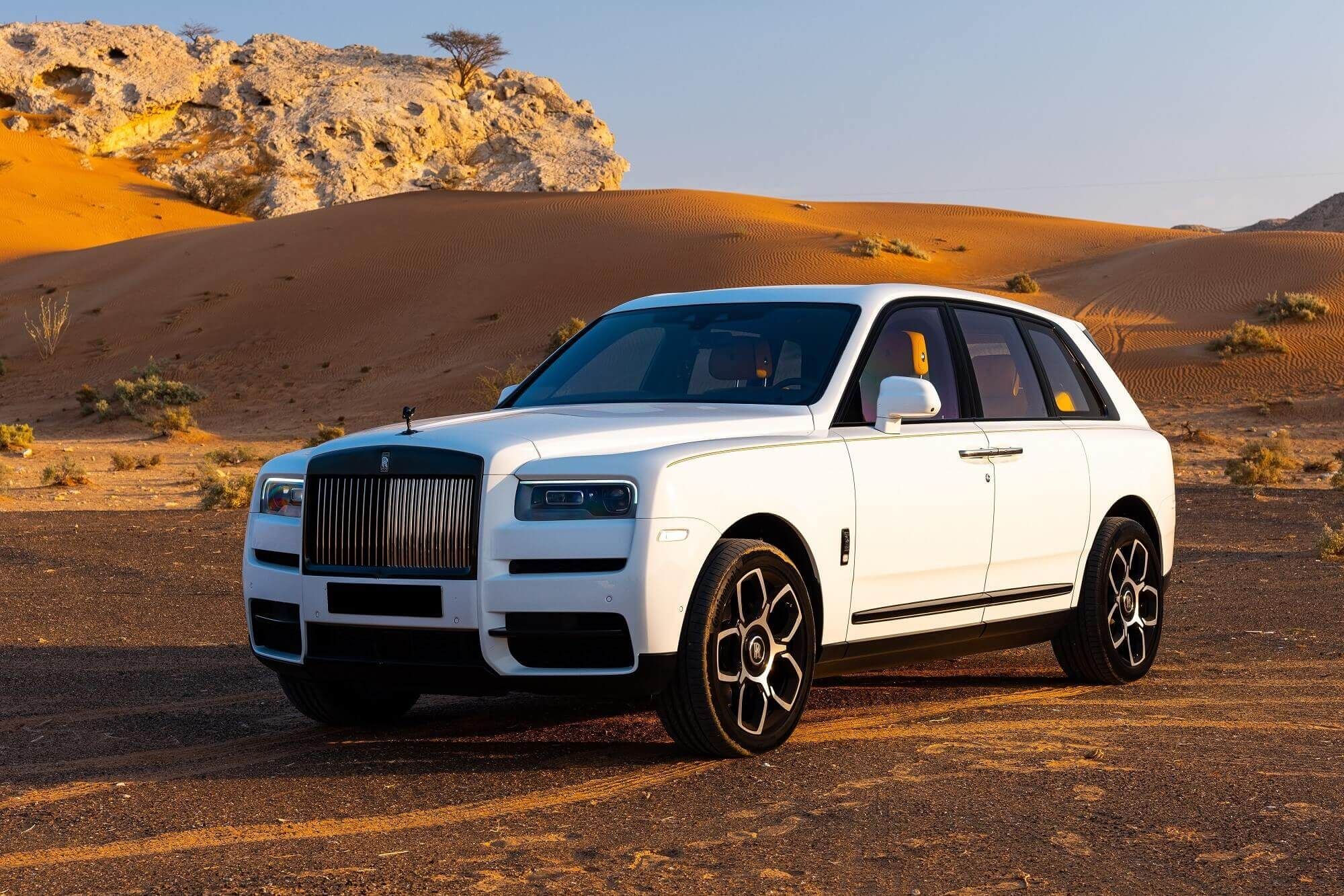 Best features of SRK's Rolls Royce Cullinan Black Badge