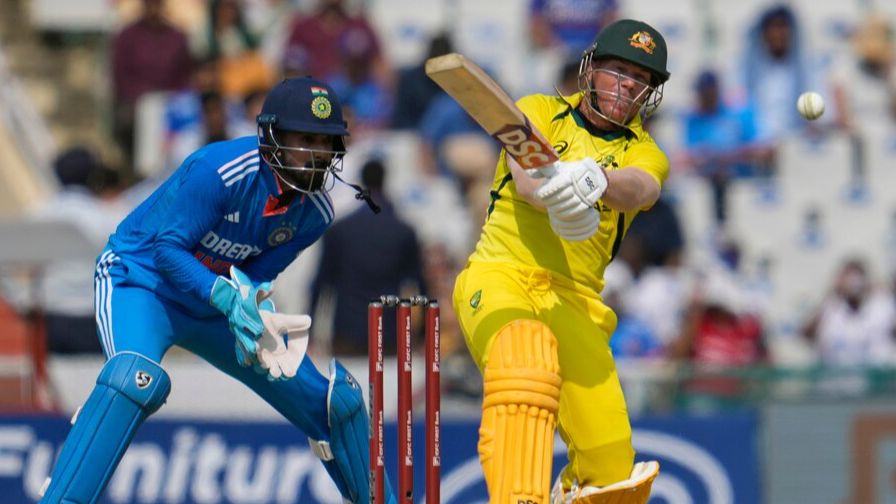 Warner continues incredible ODI form vs India