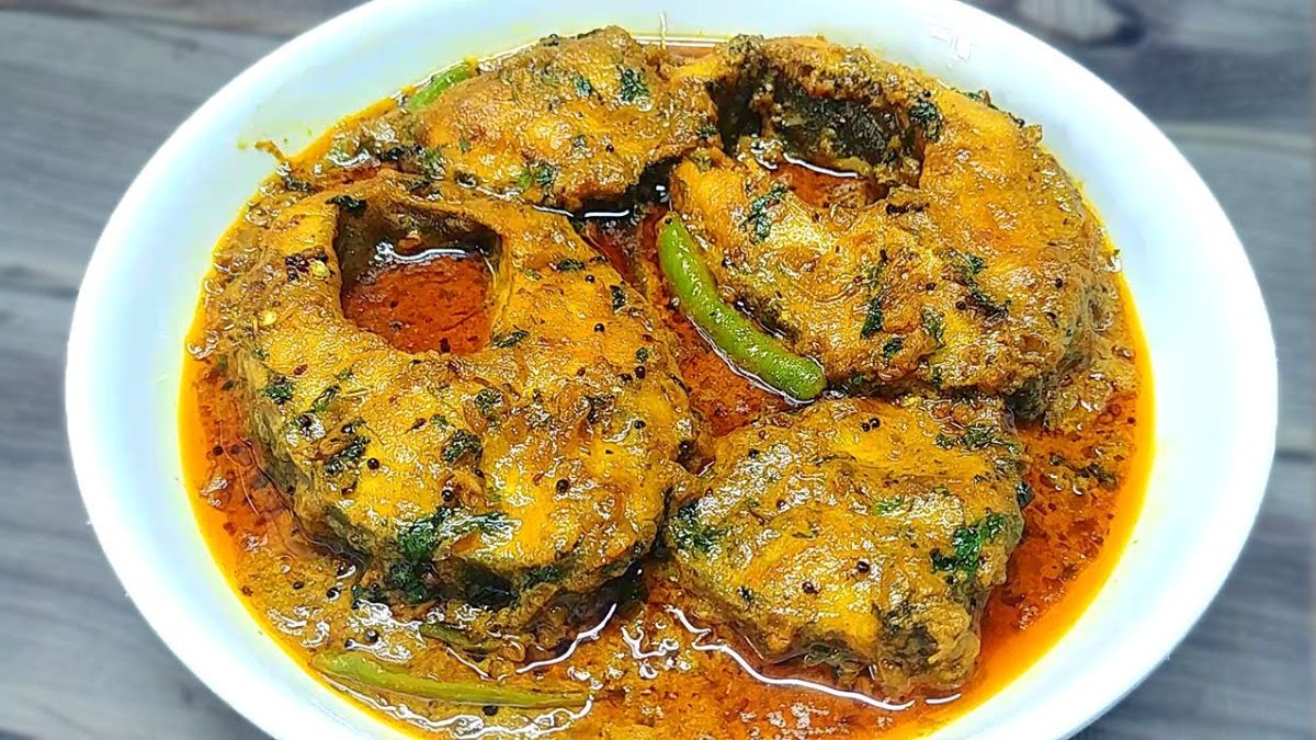 যেভাবে রান্না করবেন রুই মাছের ঝাল ভুনা - Fish curry recipe rui macher ...
