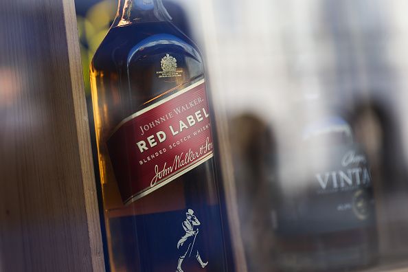 Red और Black Label Whisky में सही अंतर 10 लाइन में समझिए! - Red label ...