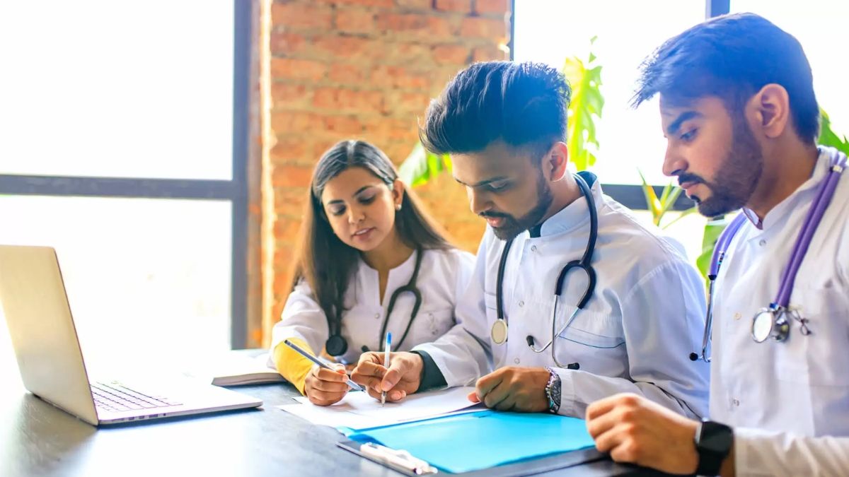 हिंदी में MBBS की पढ़ाई... MP के बाद इन राज्य सरकारों ने लिया ये फैसला - After madhya pradesh ...