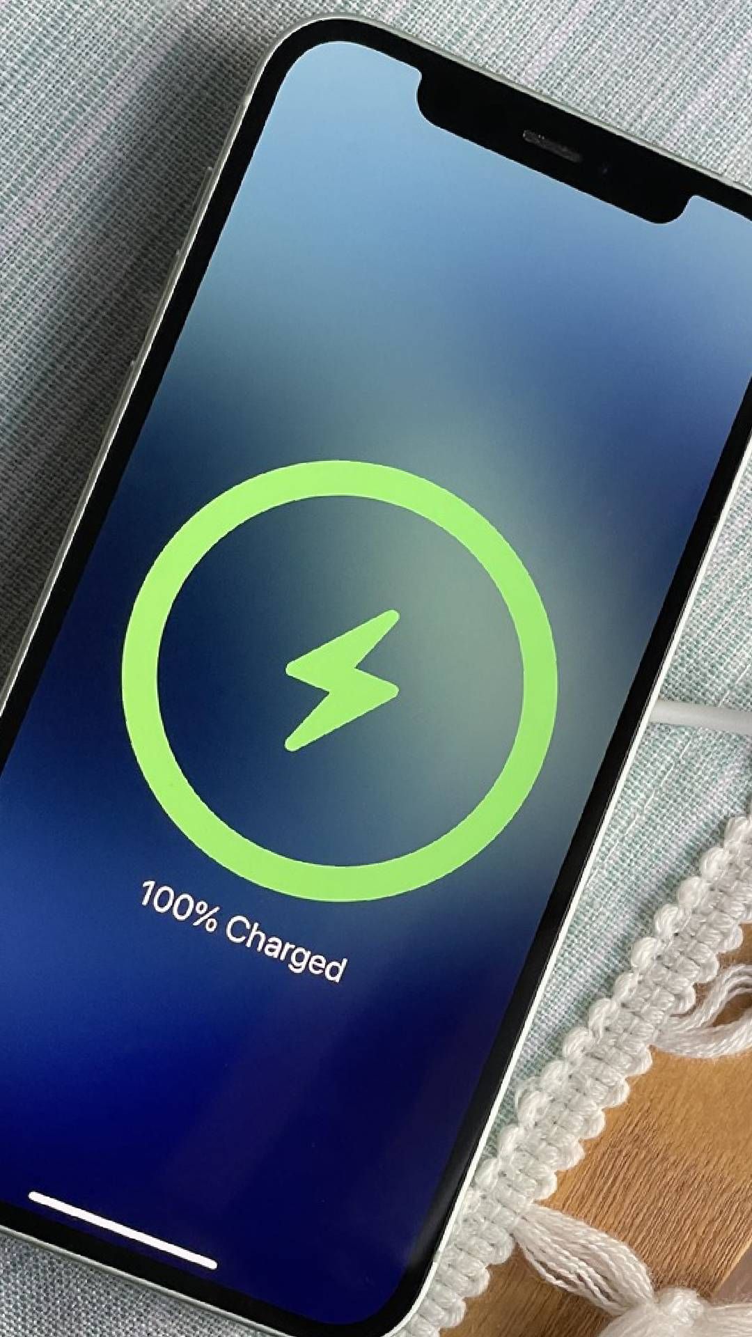 10 tips to charge your iPhone faster