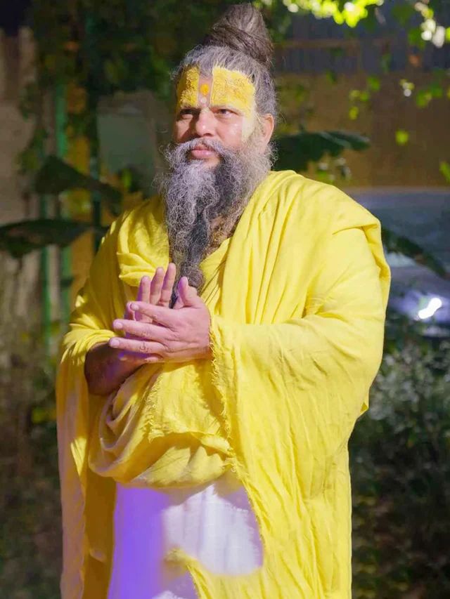 आर्मी छोड़ बने प्रेमानंद महाराज के शिष्य...साए की तरह रहते हैं साथ, कौन ...