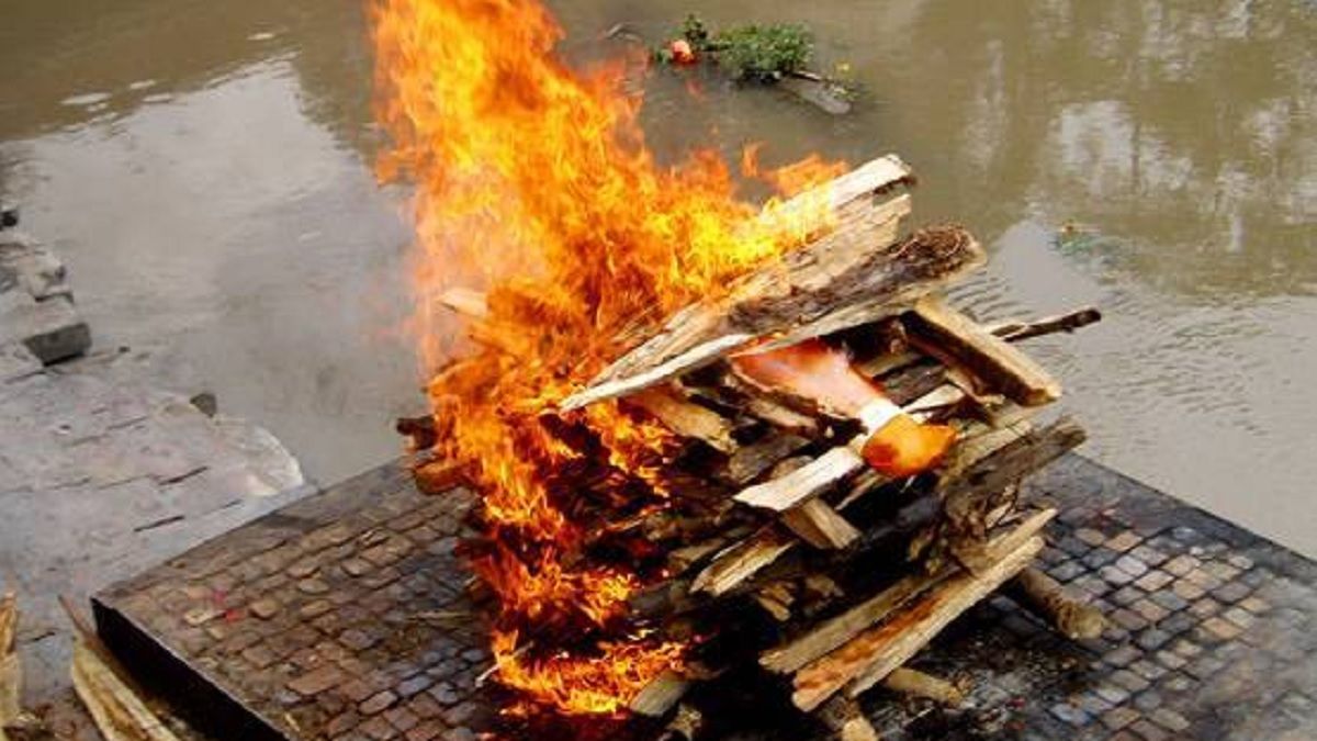 श्मशान से लौटते वक्त जरूर करें ये एक काम, दूर हो जाएगी घर की सारी टेंशन ...