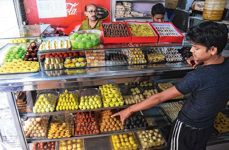 বাসি-ভেজাল মিষ্টি কীভাবে চিনবেন? রইল ময়রার ৫ মোক্ষম টিপস - Follow ...