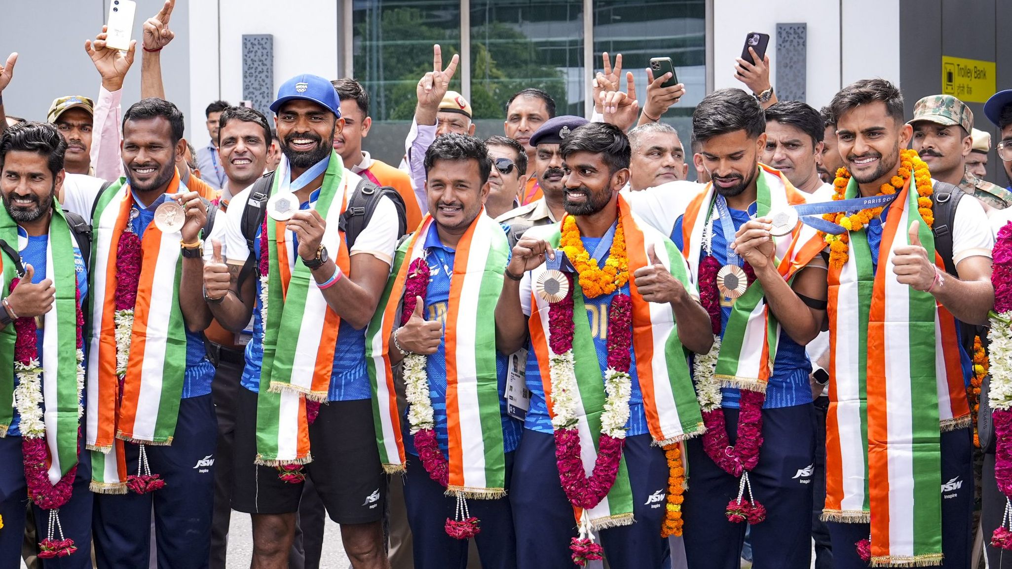 Sreejesh India s Grand Welcome After Hockey Bronze sreejesh-india-s-grand-welcome-after-hockey-bronze