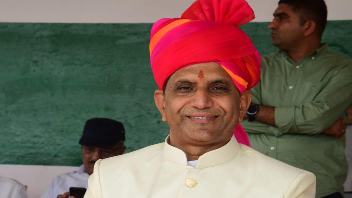 13 प्लॉट, 16 बैंक अकाउंट...कौन से ये IAS, जिसके घर मिली करोड़ों की ...