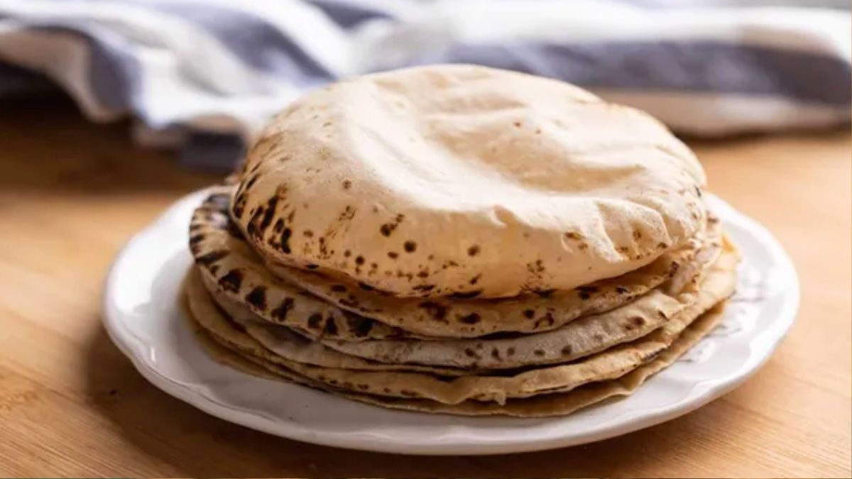 প্রেসার কুকারে একসঙ্গে ১০টা করে রুটি বানান, টেকনিকটা শিখে নিন - Roti ...