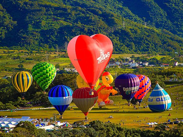 Most Vibrant Balloon Festivals Around the World