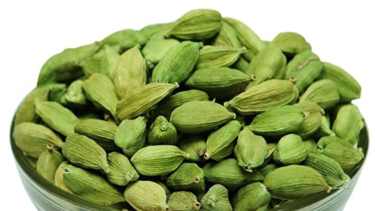 রোজ রাতে বালিশের নীচে এলাচ রেখে ঘুমোন, তারপরই এসব হবে - Vastu tips keep ...