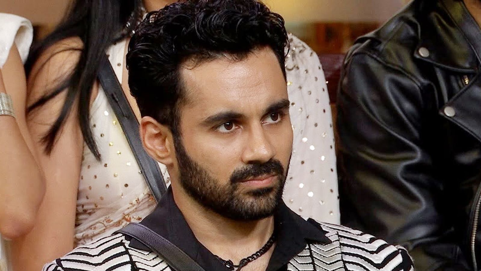 12 साल छोटी अशनूर को धोखा दे रहे अभिषेक? भड़की Ex वाइफ, बताई तलाक की वजह - Abhishek bajaj ex ...